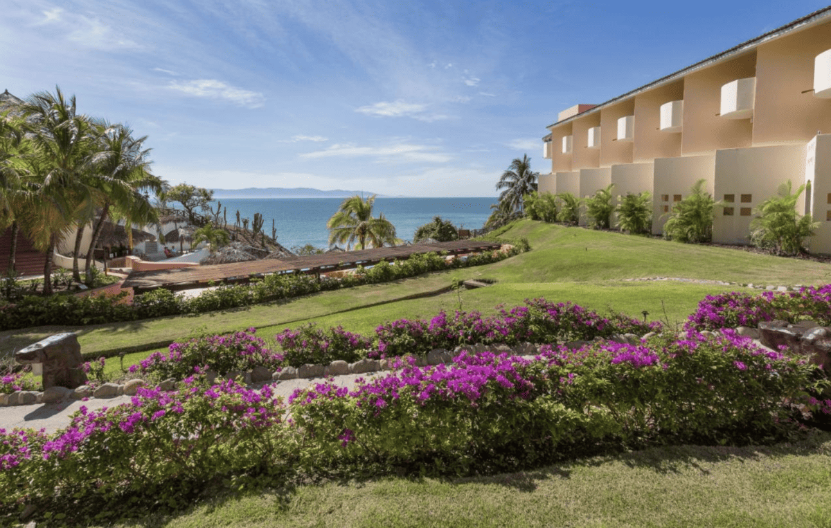 Grand Palladium Puerto Vallarta Resort Review - Awakened Voyages